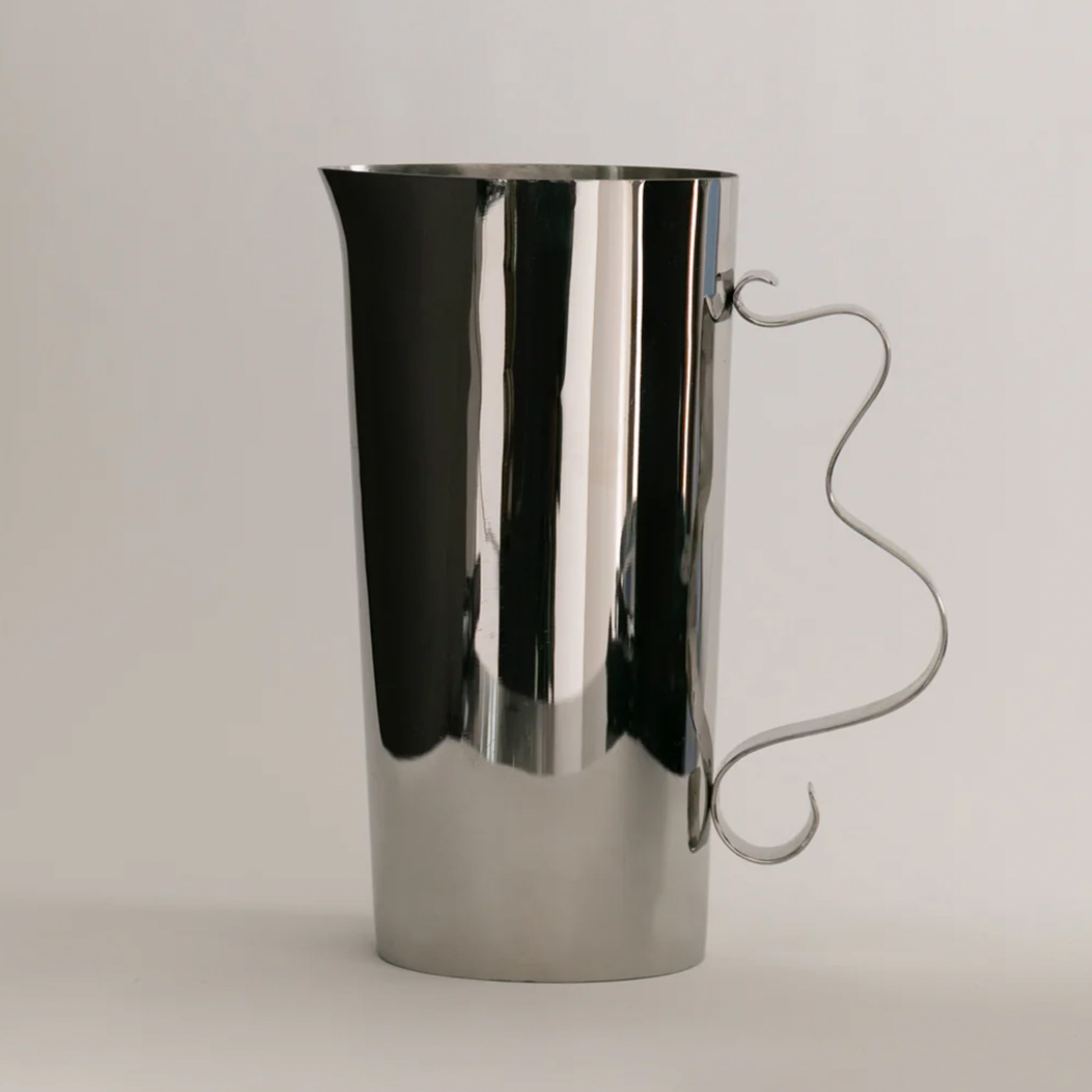 Squiggle Pitcher – THECAZAPROJECT